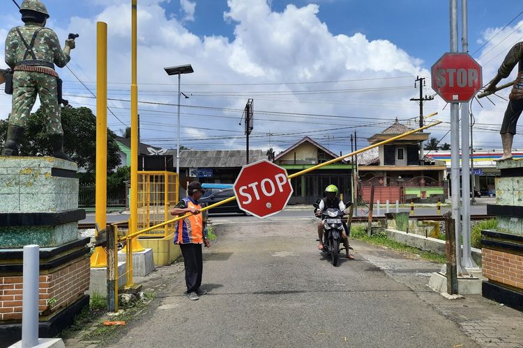 Rambu STOP Pada Perlintasan Sebidang, Urgen Dan Perlu Paham – EGINDO
