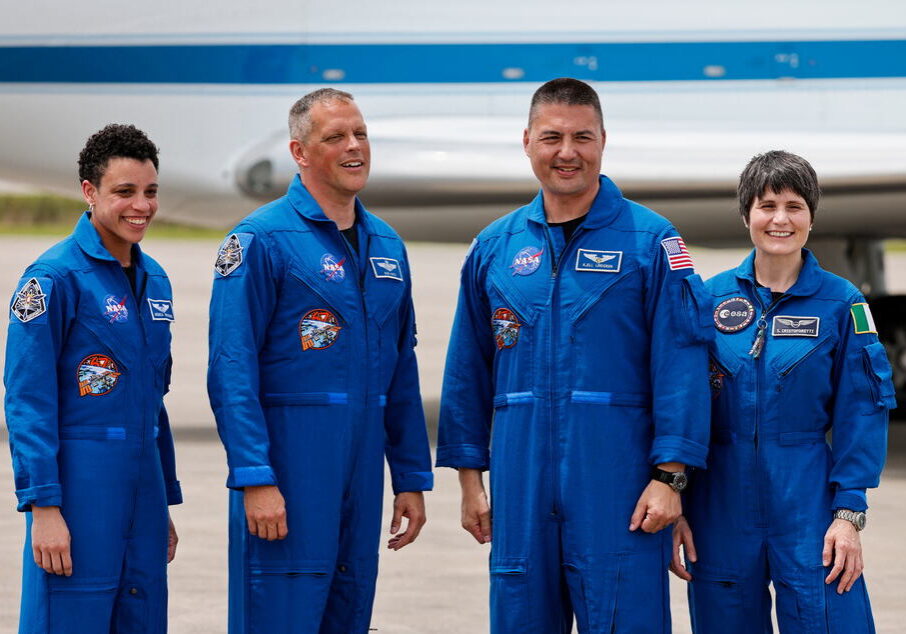 EGINDO | SpaceX Bawa 4 Astronot Stasiun Luar Angkasa Kembali Ke Bumi