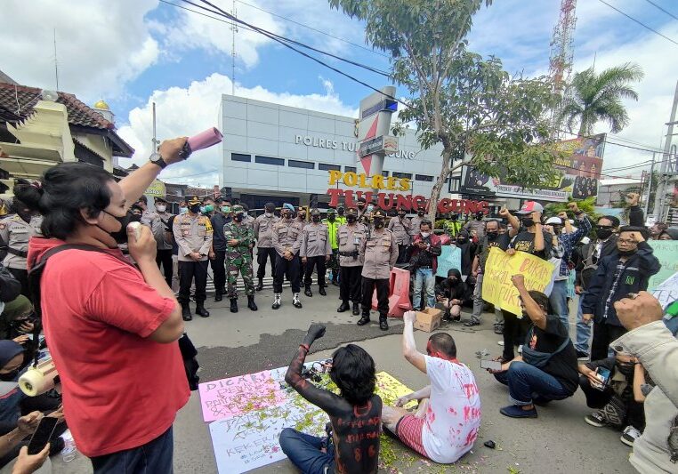 EGINDO | Aliansi Jurnalis Se-Tulungagung Aksi Damai Tolak Kekerasan
